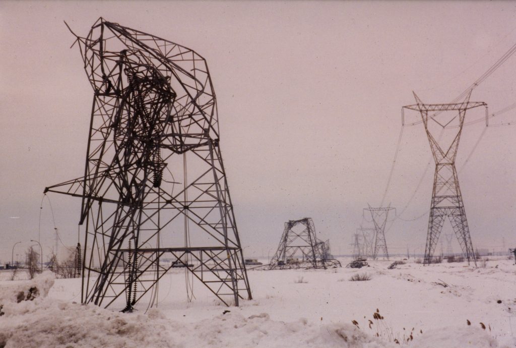 Even the pylons crash | Ice Storm 1998: Immersion in the Black and the Cold