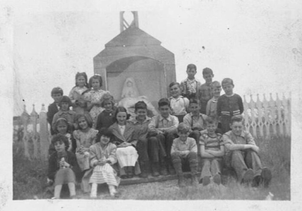Students at the Frappe-Sacre school, 1953 | Grondines, a Land Shaped by ...