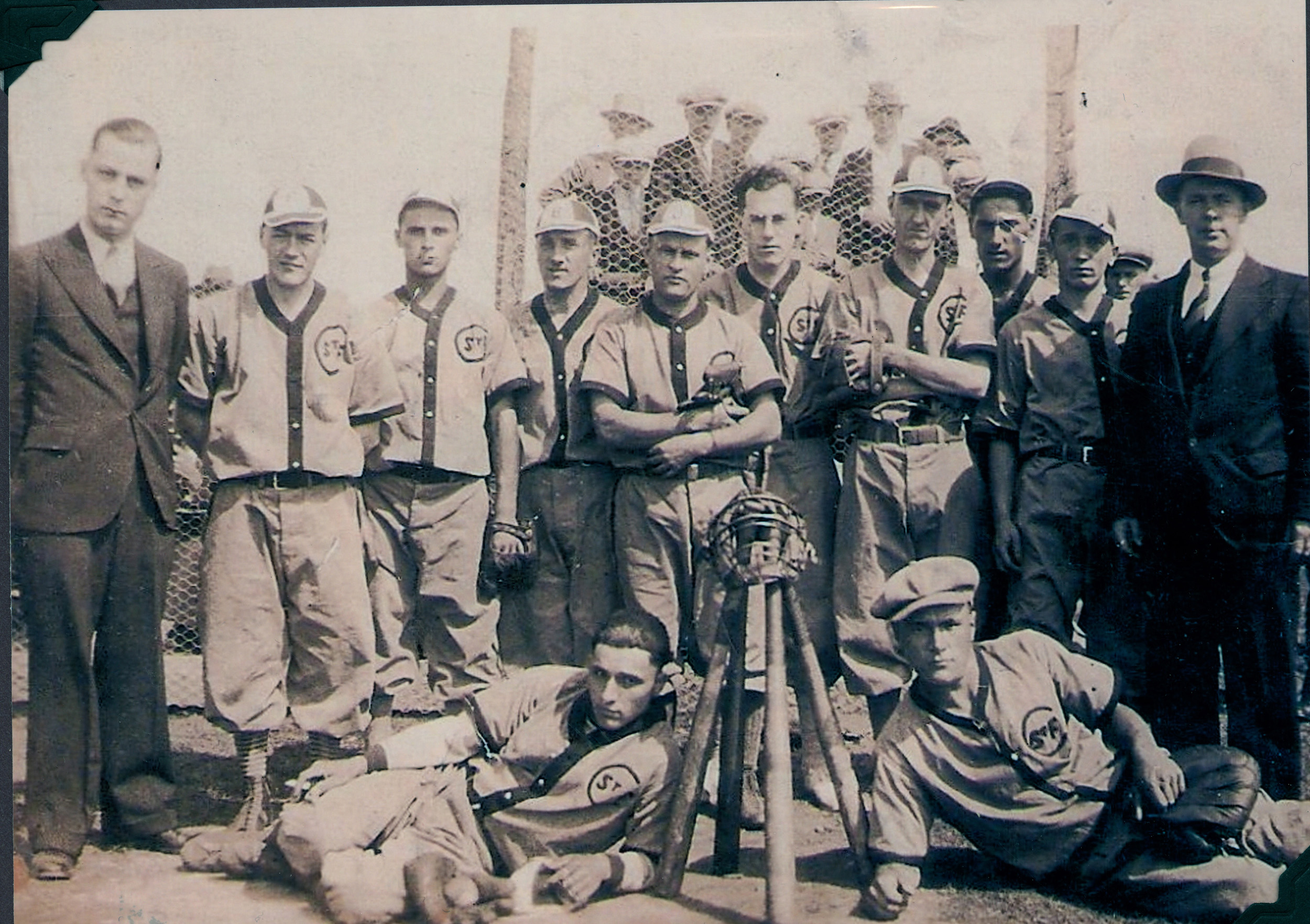 Les Malécites baseball club sponsored by Alfred Lévesque. | The Hidden ...